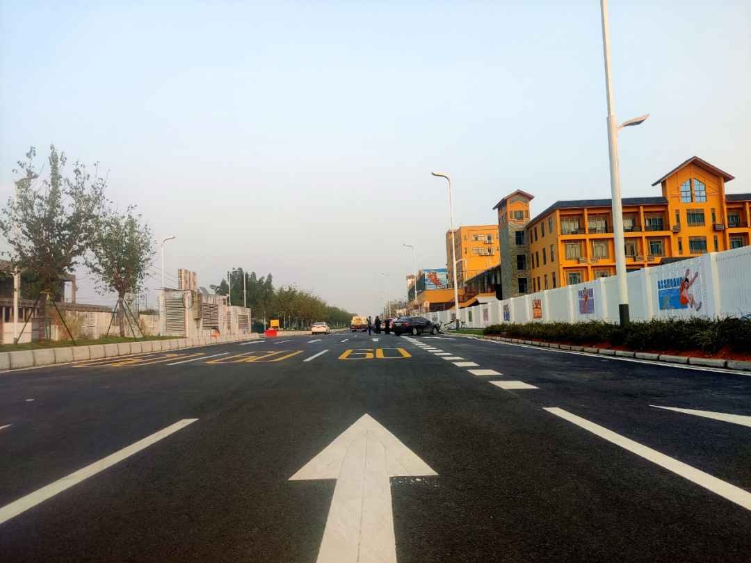 平石路（凤凰北路-莲山北路）工程全线贯通试通车！