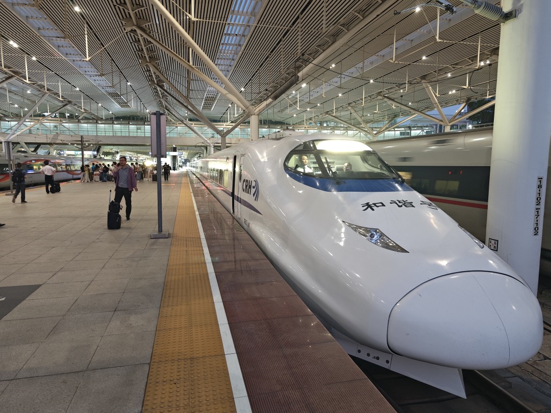 夕发朝至 深圳至太原首趟动卧列车开出